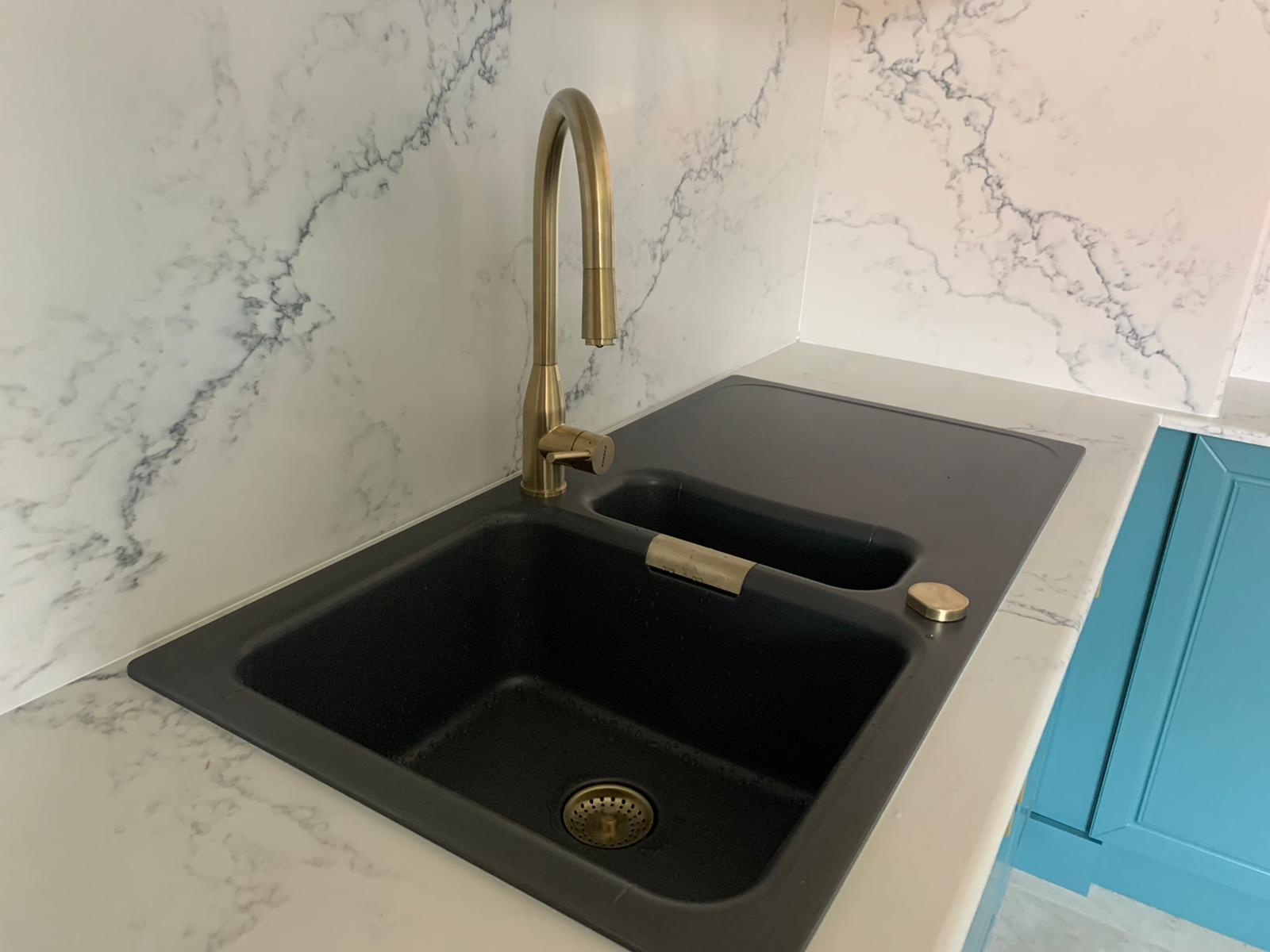 Modele Quartz în Stoc pt Blat și Panou de spate. Executie, Montaj