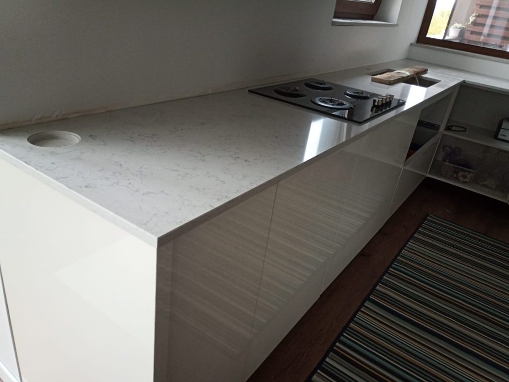 Blat De Cuarț Si Backsplash La Comandă - Vedeți Oferta Noastră